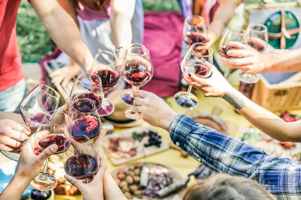 Un apéritif réussi dans les rues de Paris | Au Petit Chavignol Paris